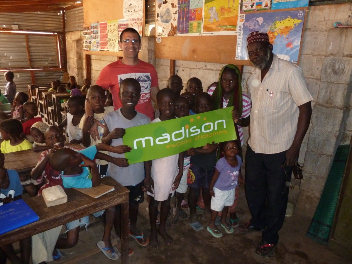 Colaboración con escuelas en Gambia | Escola d'Idiomes Madison